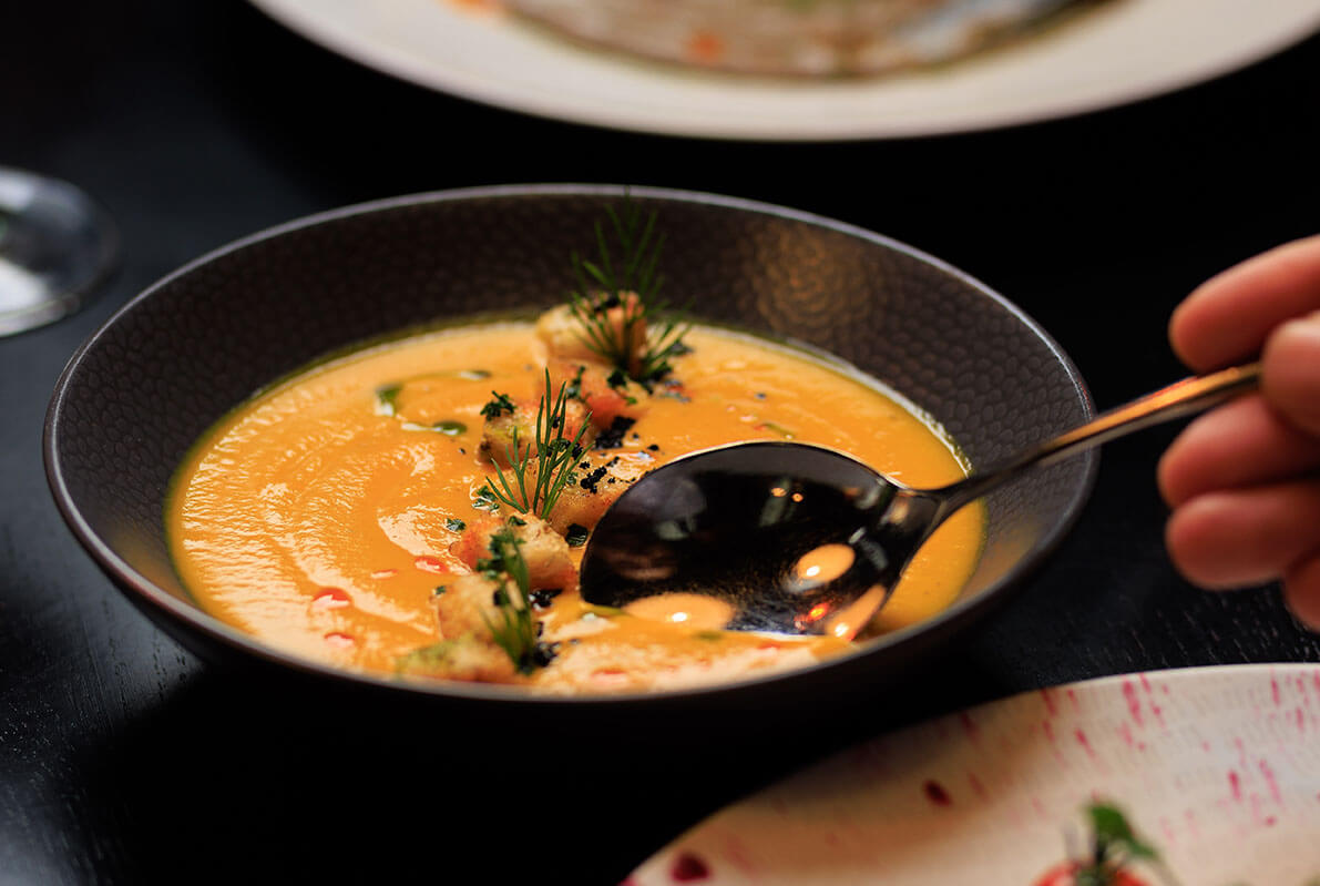 The Fifty One, partager un repas ensoleillé • L'Éventail